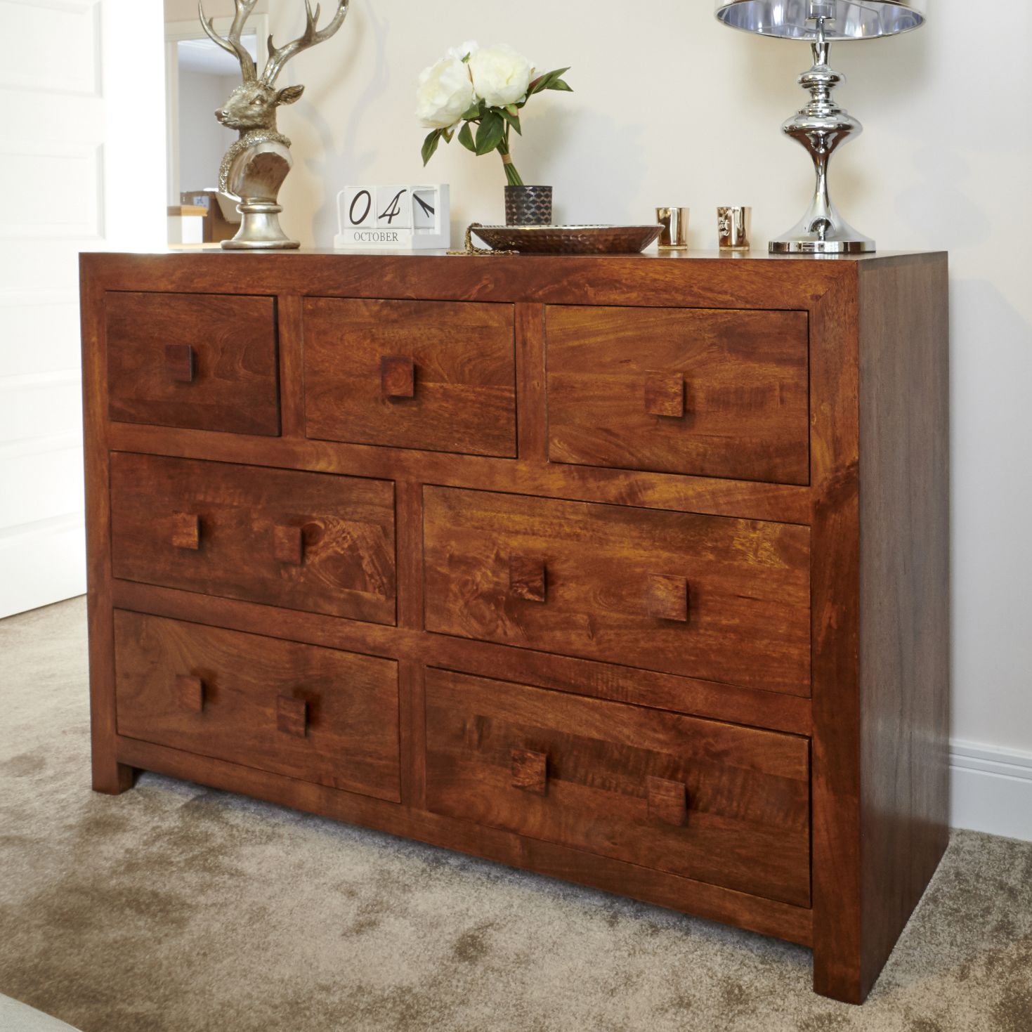 Wooden Chest of Drawers for your Bedroom